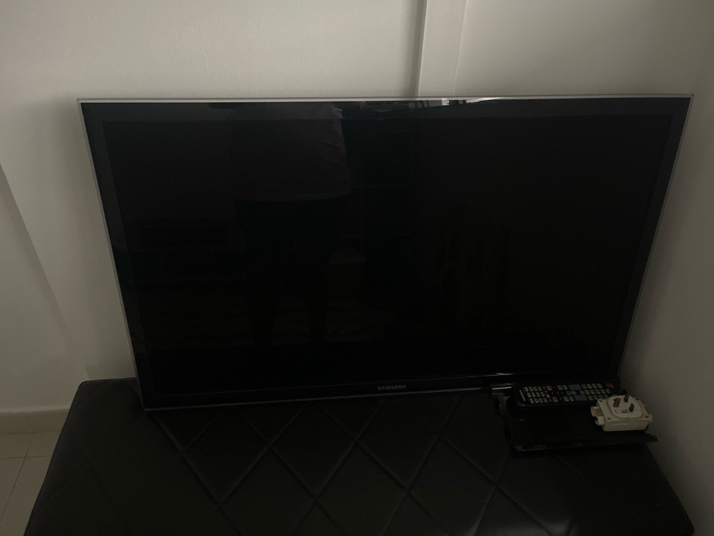 Samsung TV 40”, TV & Home Appliances, TV & Entertainment, TV on Carousell