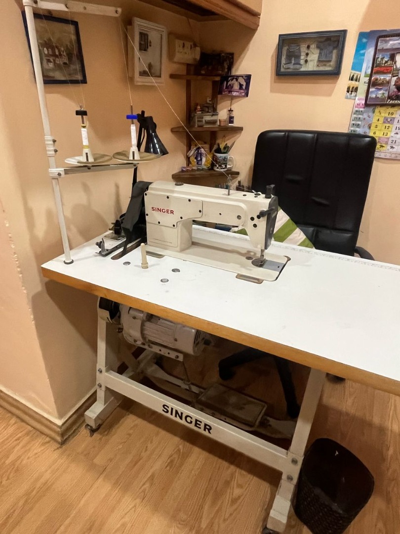 Singer Sewing Machine, Edging machine and sewing desk, Furniture & Home ...