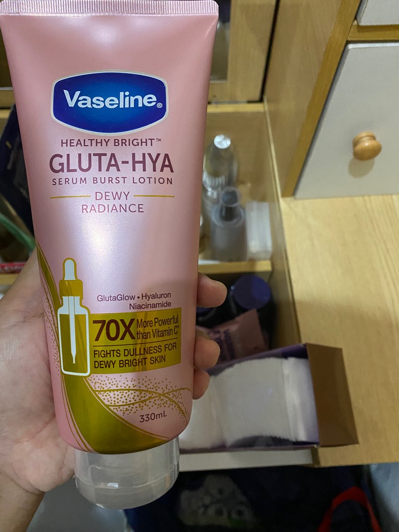 Vaseline Gluta Hya, Kesehatan & Kecantikan, Kulit, Sabun & Tubuh di Carousell