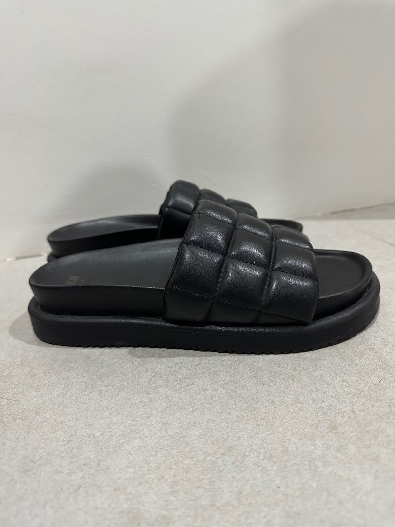 Womens Black H&M Slides 38 (24cm), Men's Fashion, Footwear, Slippers ...