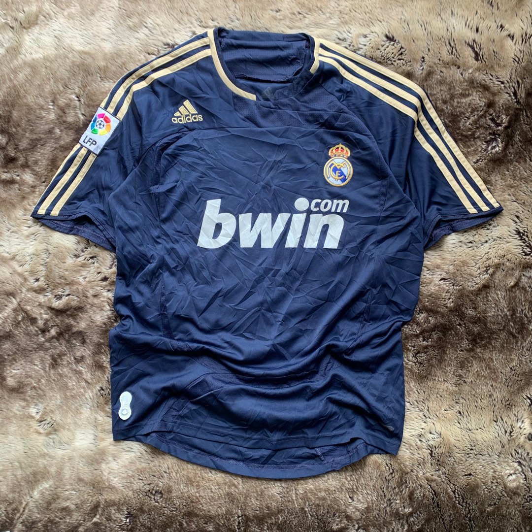 ADIDAS FOOTBALL KIT, Men's Fashion, Activewear on Carousell