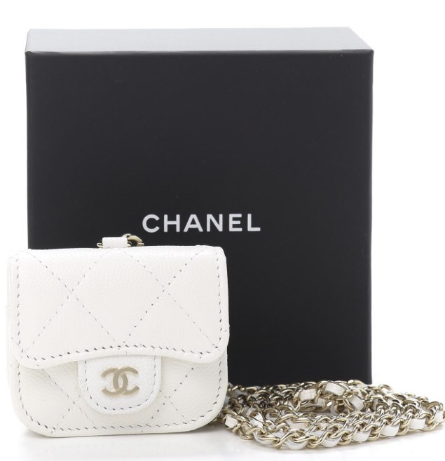 CHANEL Case Airpod Caviar White Gold Hardware Authentic, Barang Mewah ...