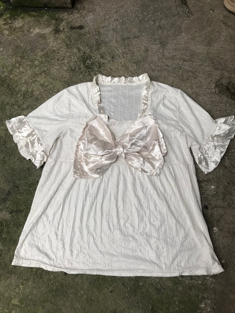 Coquette/Acubi vibes, Women's Fashion, Tops, Blouses on Carousell