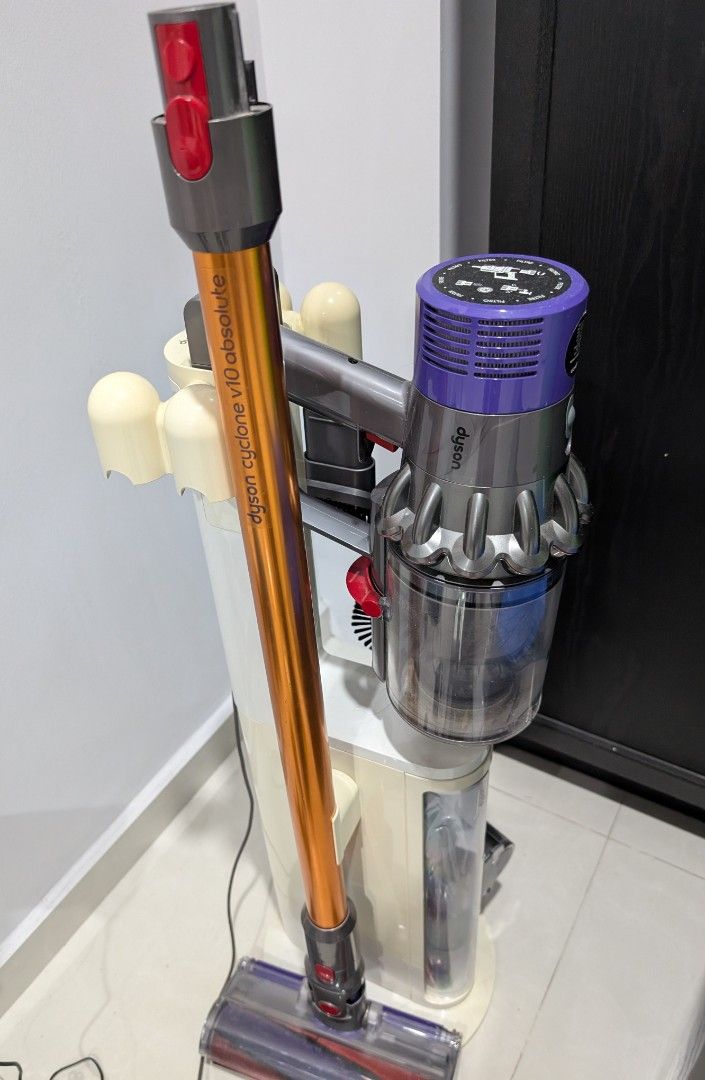 [Relisted, please read Description first!] Dyson V10 Cyclone, TV & Home ...