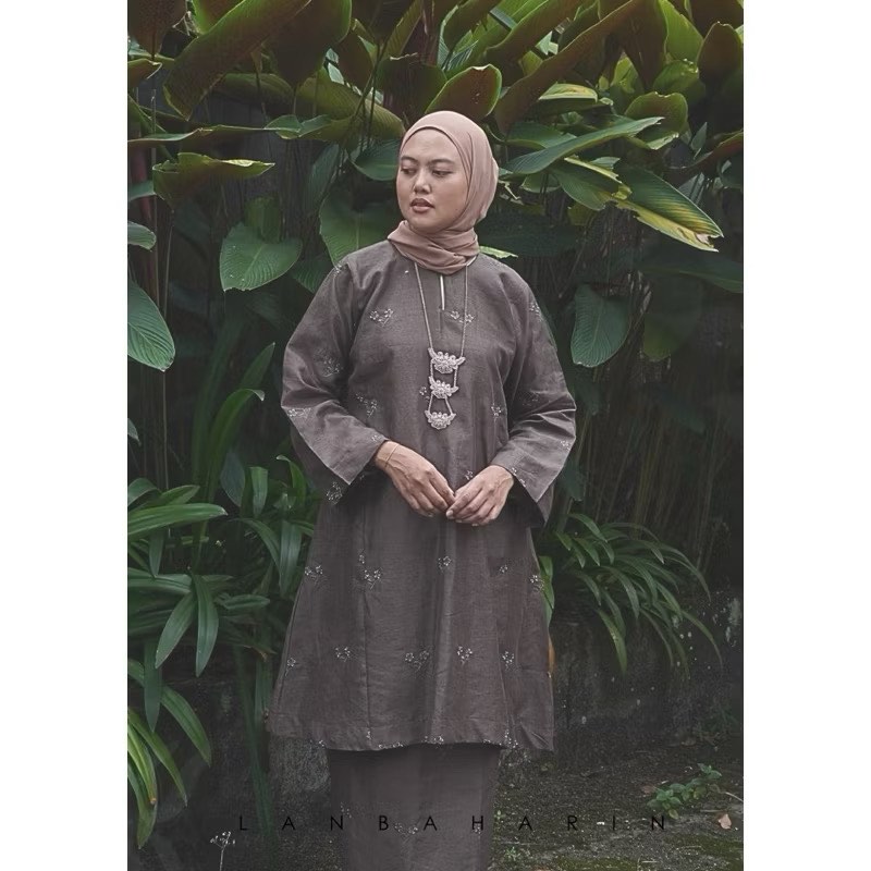 Lan baharin kurung linen melur M, Women's Fashion, Muslimah Fashion ...