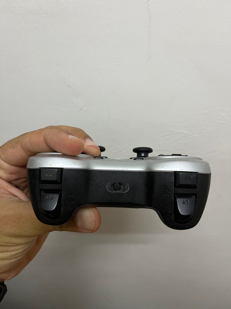 Logitech F710 Wireless Controller Gamepad with Four-Switch D-Pad | 2 ...