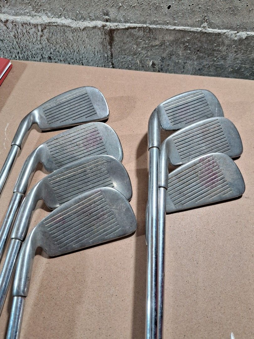 Lynx Golf Iron Set, Sports Equipment, Sports & Games, Golf on Carousell