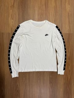 Nike side tape, Men's Fashion, Bottoms, Joggers on Carousell