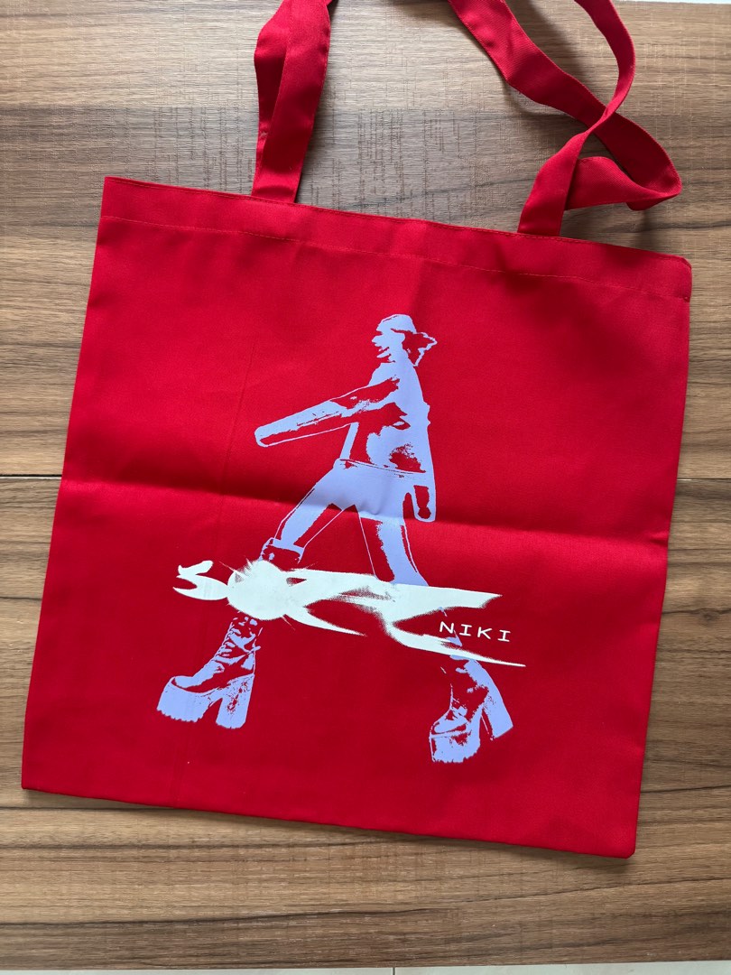 NIKI - Buzz Tote Bag Official Merch, Hobbies & Toys, Music & Media ...