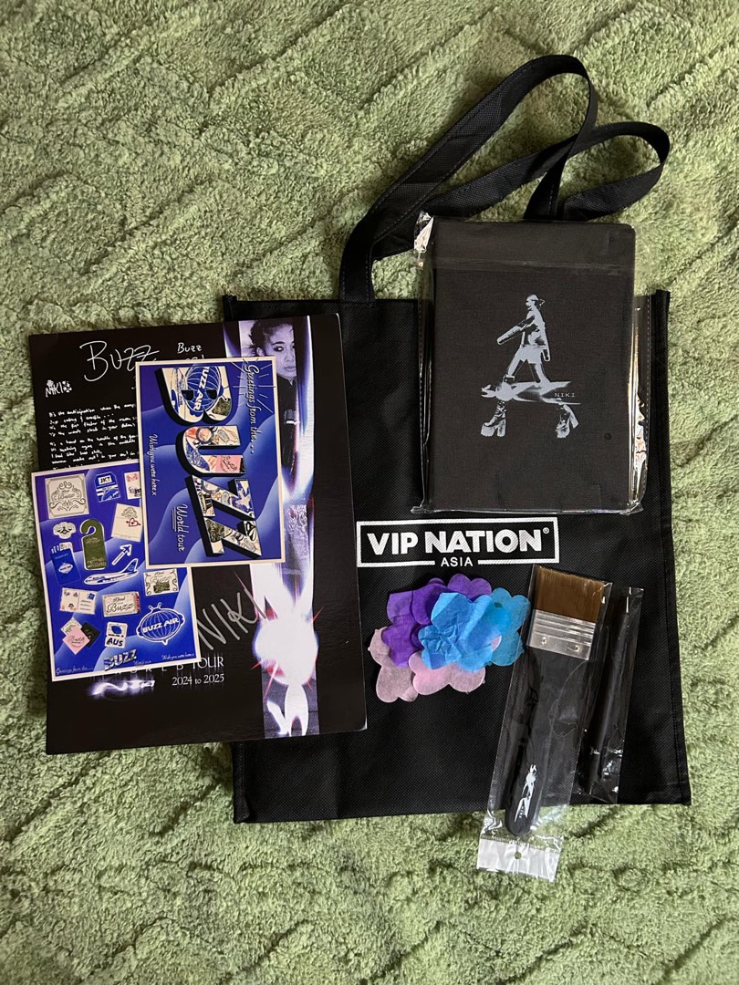 NIKI BUZZ TOUR VIP INCLUSION GIFT SET, Hobbies & Toys, Memorabilia ...