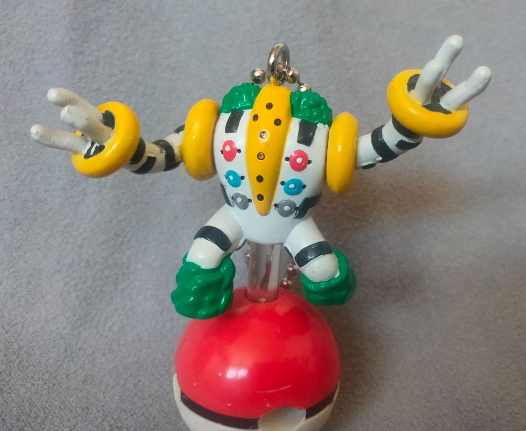 Nintendo Pokemon Pokeball Mini Spinning Figure Keychain - REGIGIGAS ...