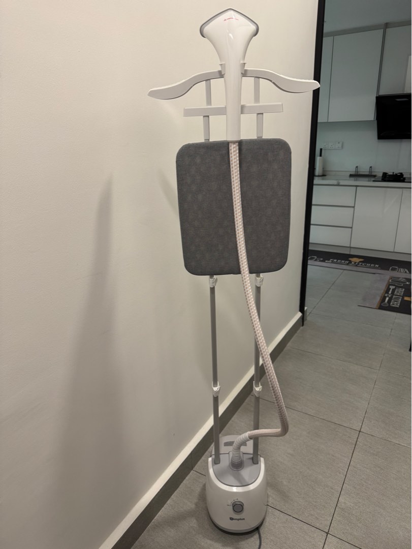 Simplus iron, TV & Home Appliances, Irons & Steamers on Carousell