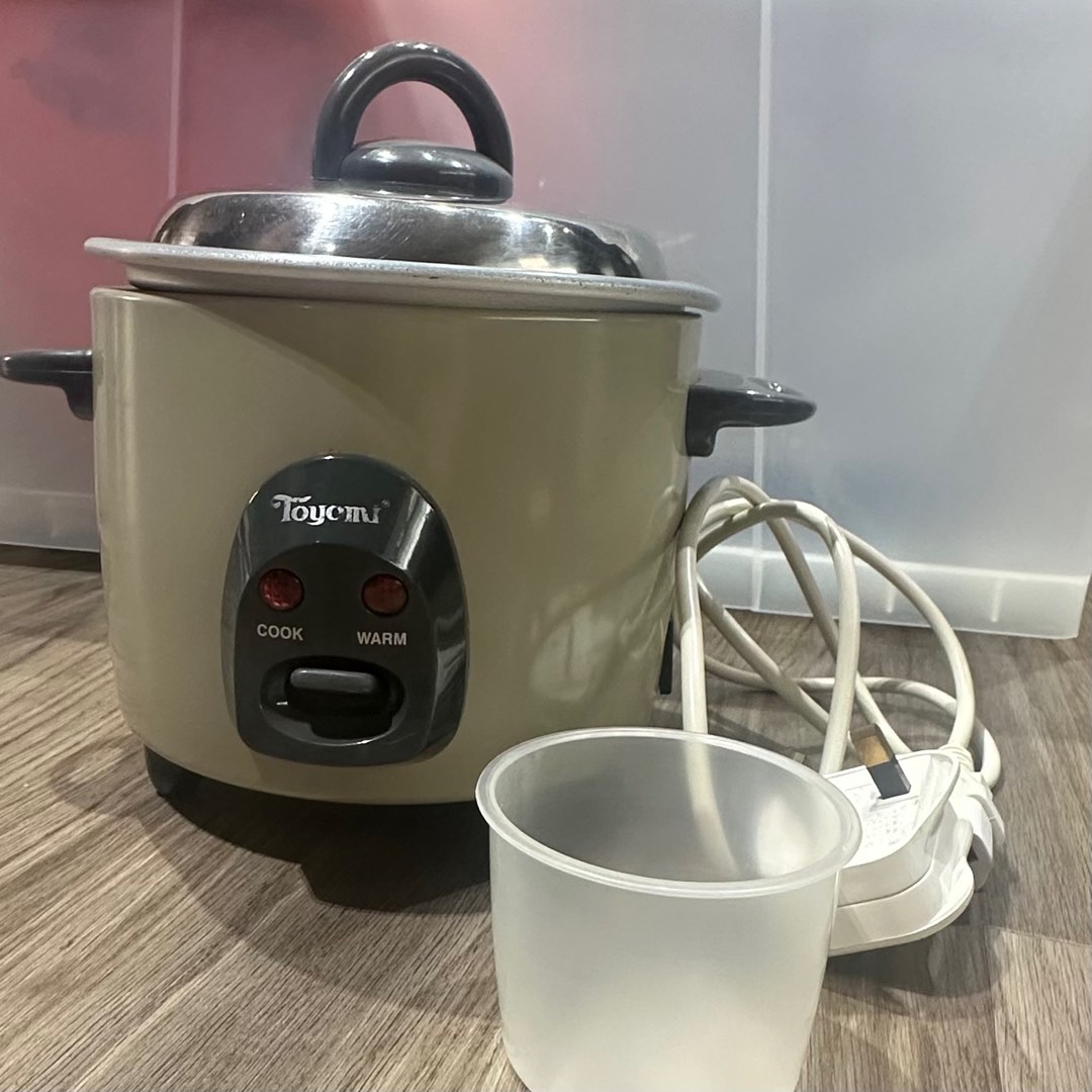 Toyomi Mini Rice Cooker (1-2pax), TV & Home Appliances, Kitchen Appliances, Cookers on Carousell