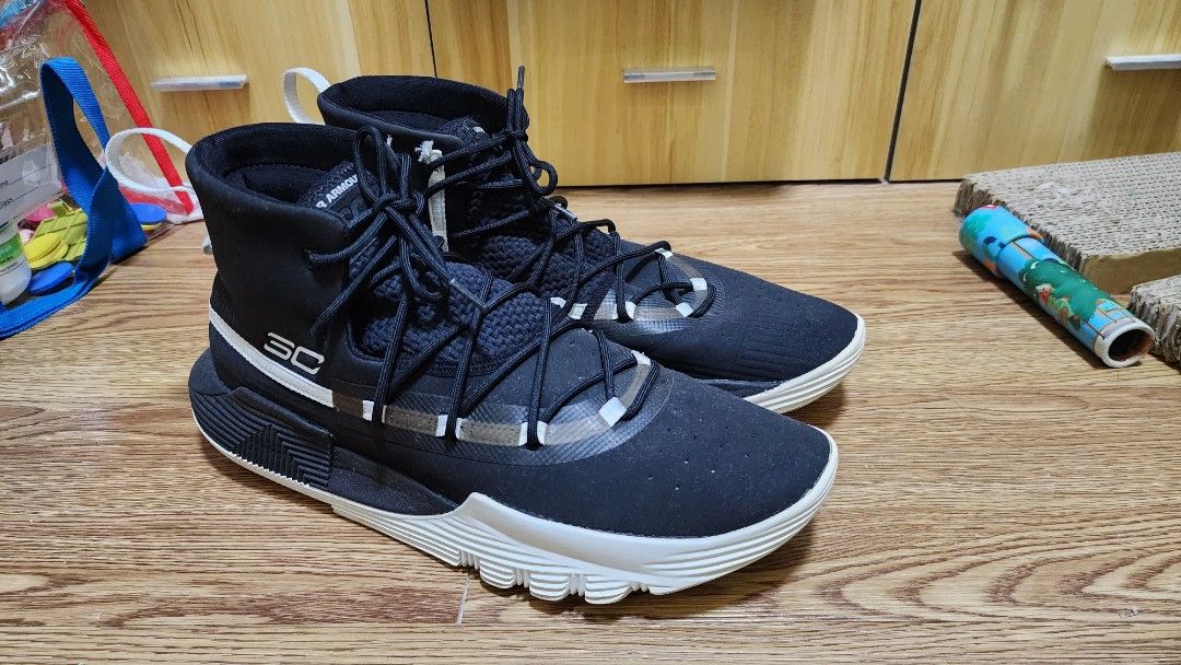 Under Armour curry 安德玛库里SC 3ZERO II, 他的時尚, 鞋類, 運動鞋、球鞋在旋轉拍賣