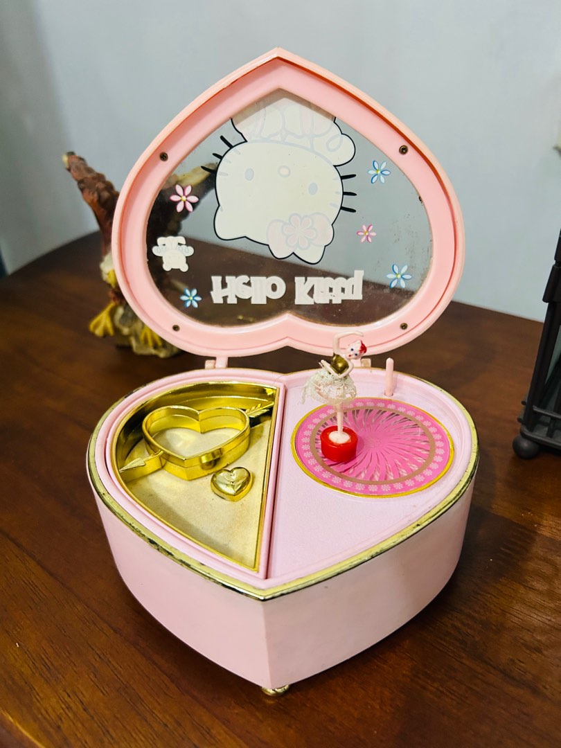 Vintage hello kitty music box with balerina, Hobbies & Toys ...