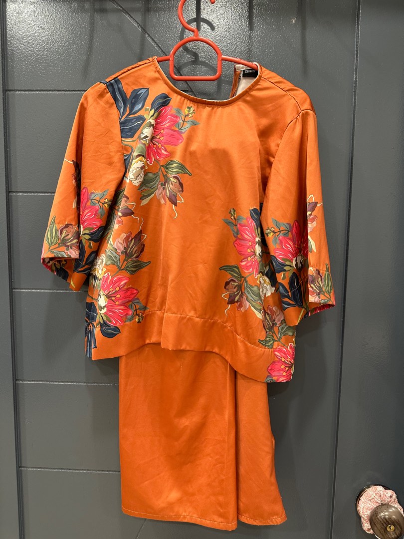 Baju Kurung Zefiks Orange Brick- Kids Saiz M, Babies & Kids, Babies ...