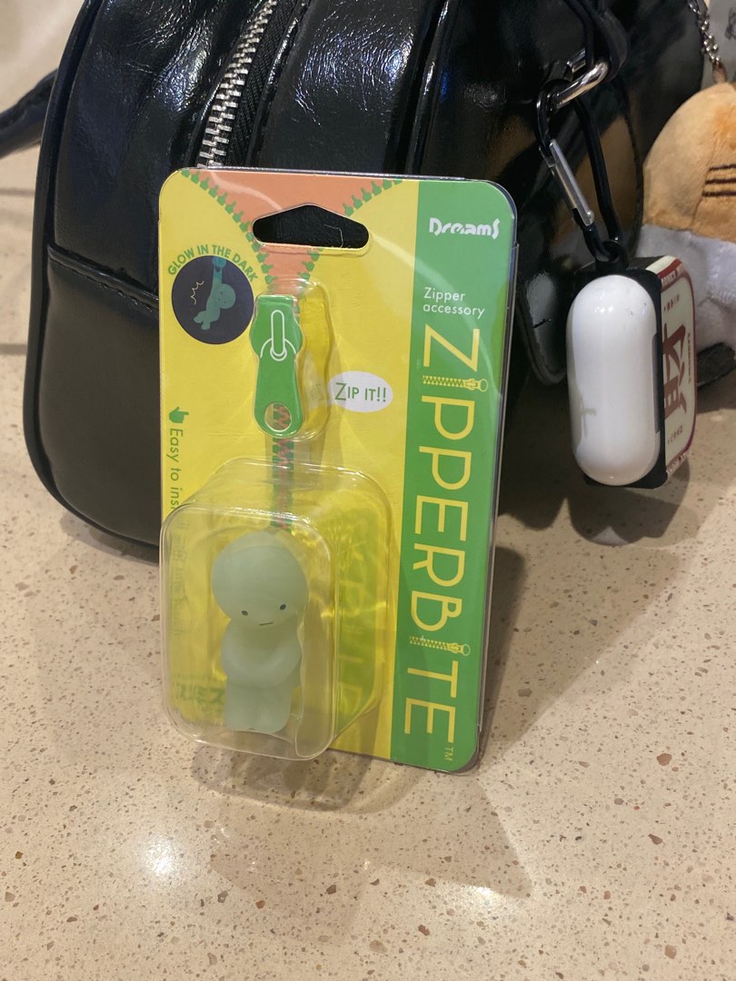 (BNIB) Smiski zipper bite, Hobbies & Toys, Toys & Games on Carousell