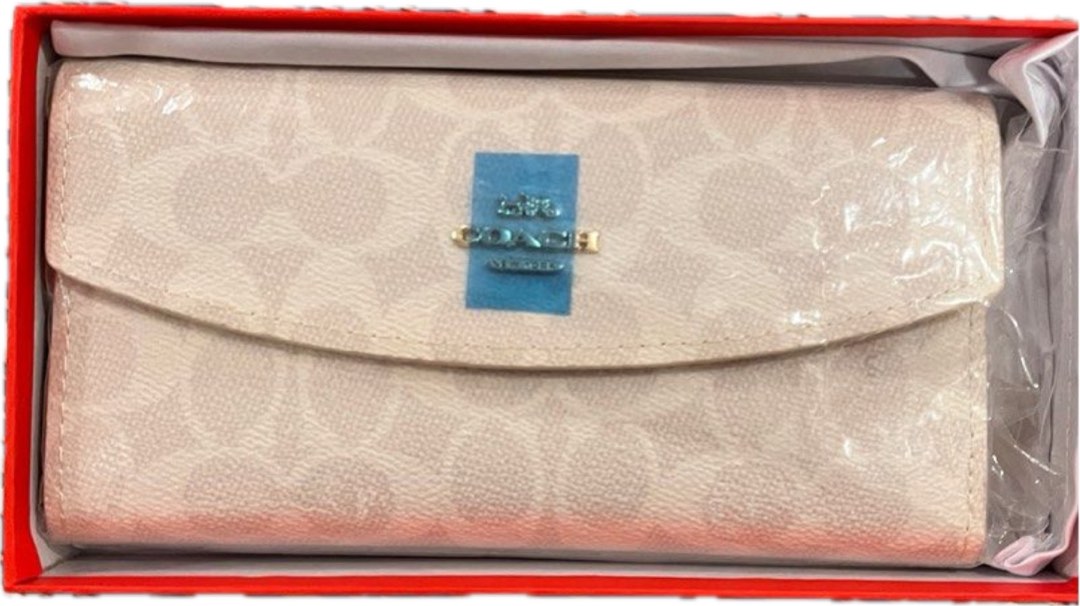 Coach wallet, Women's Fashion, Bags & Wallets, Wallets & Card holders ...