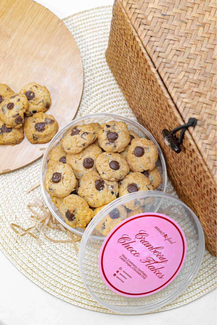 Cranberry Choco Flakes, Food & Drinks, Homemade Bakes on Carousell