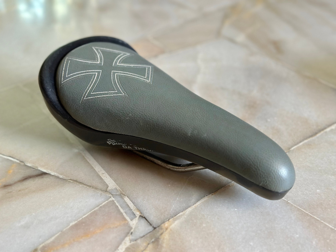 Da Bomb Da Throne MTB DH Bicycle Saddle Black Grey, Sports Equipment ...