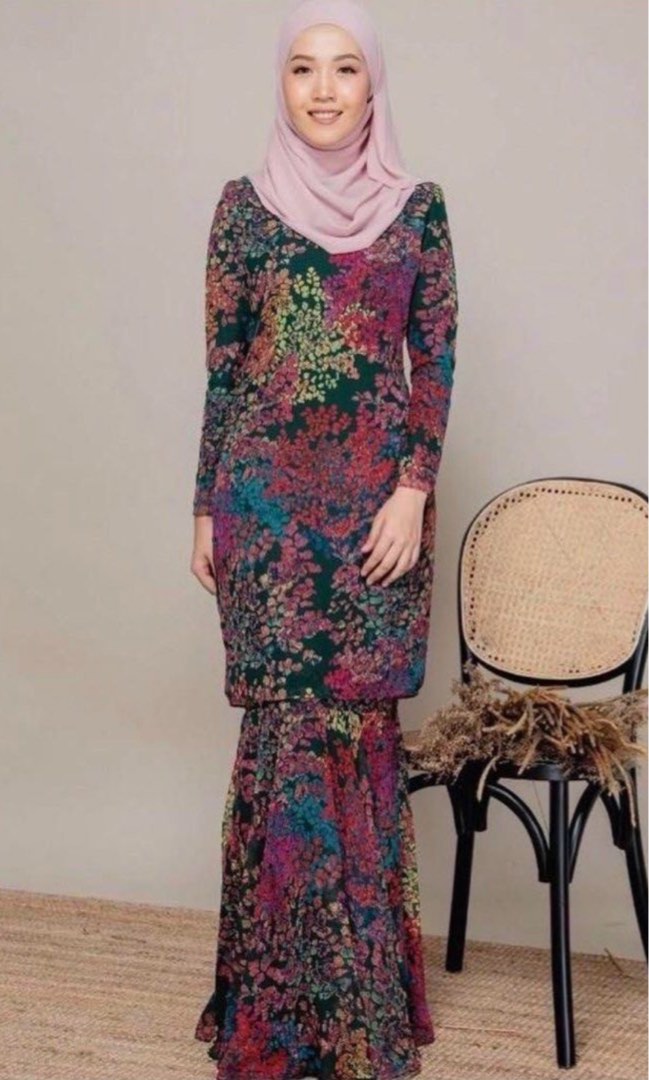 Kyra minimalace, Women's Fashion, Muslimah Fashion, Baju Kurung & sets ...
