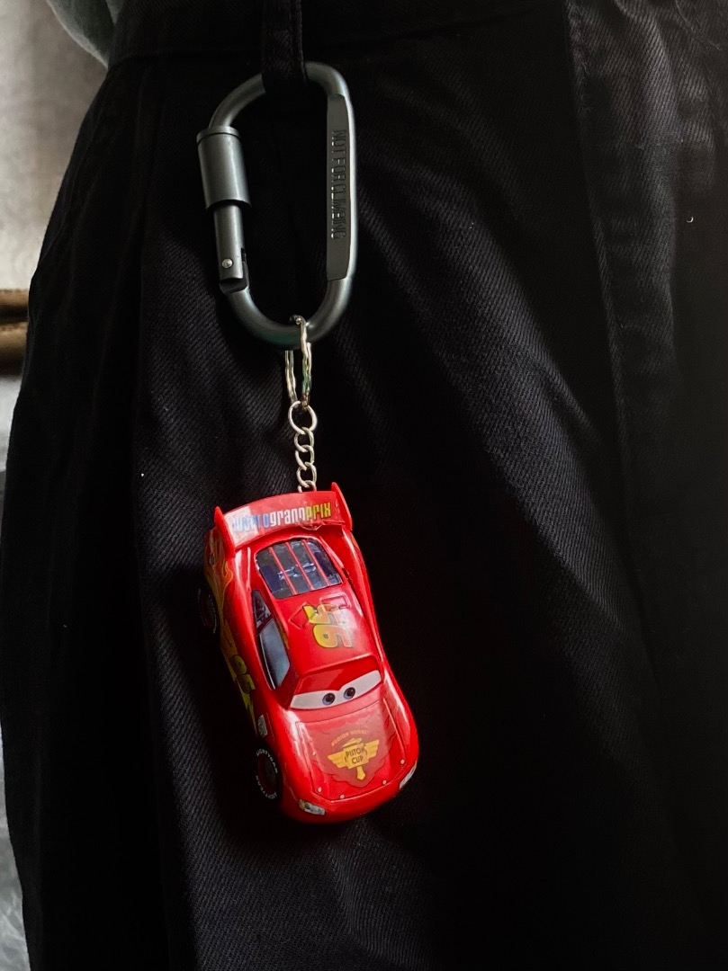 Lightning Mcqueen car keychain hotwheels w/ carabiner, Men's Fashion ...