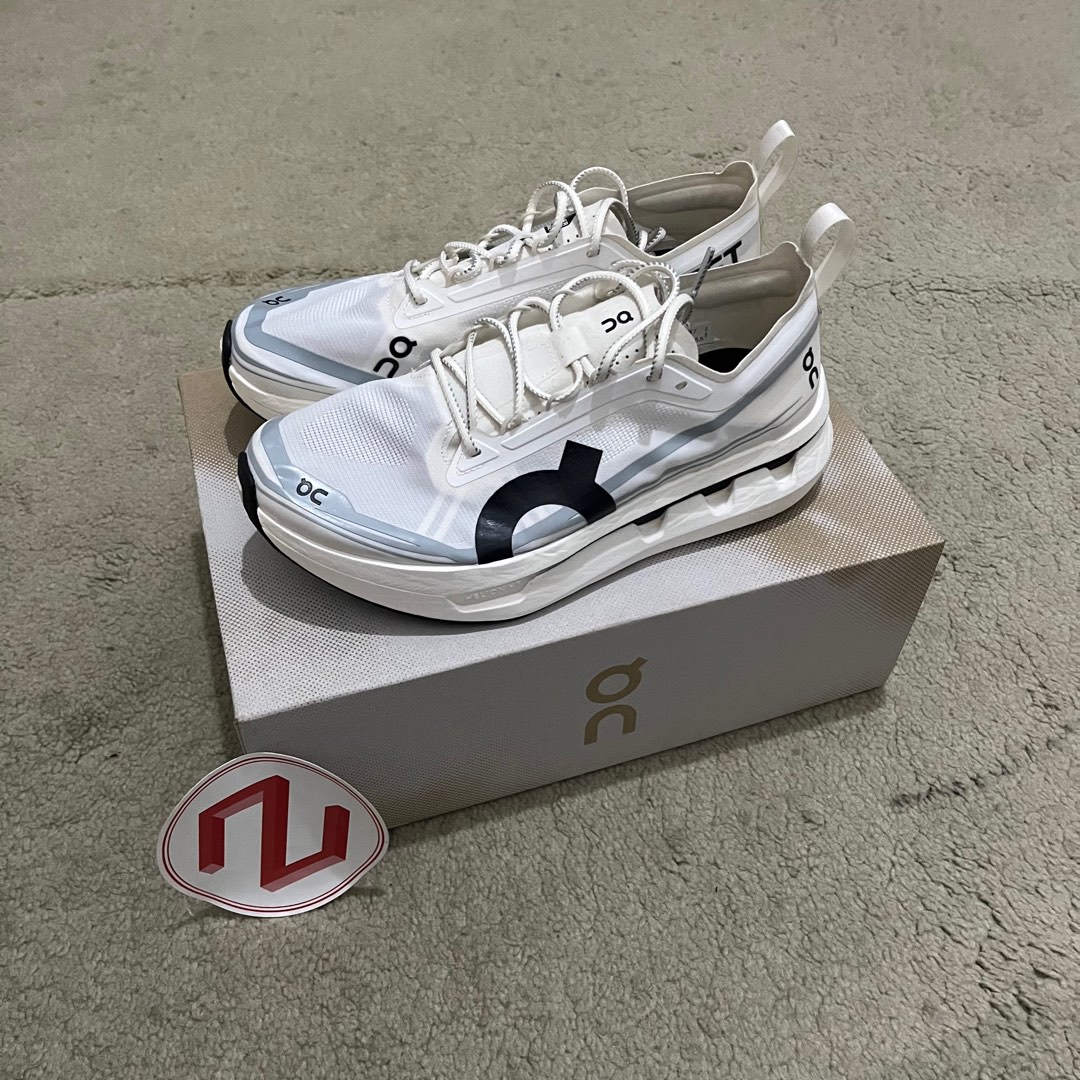 ON Cloudboom Zone x Dover Street Market DSM, Fesyen Pria, Sepatu ...