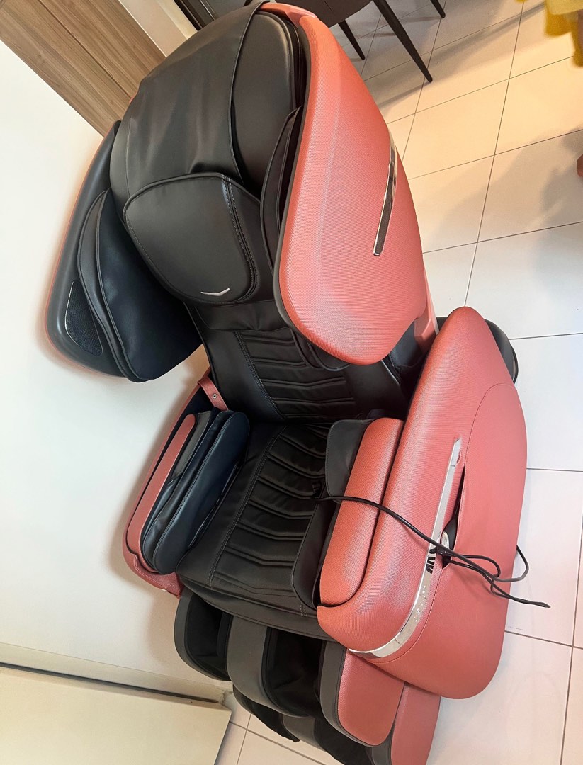 Osim UDivine Massage Chair, Furniture & Home Living, Furniture, Chairs on Carousell