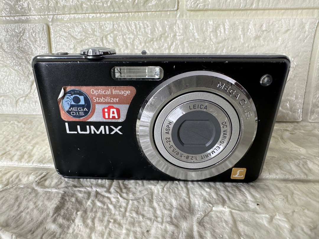 Panasonic LUMIX DMC-FS6 Digital Camera, Photography, Cameras on Carousell