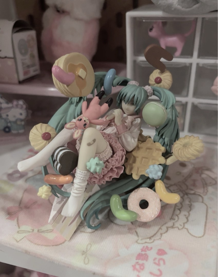 RARE Miku Figure - LOTS OF LAUGH Mikumo #03 (With Clamshell), Hobbies ...
