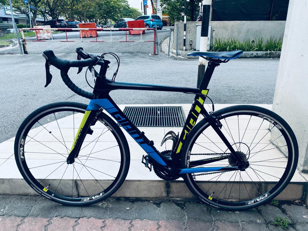 Roadbike Giant, Sports Equipment, Bicycles & Parts, Bicycles on Carousell