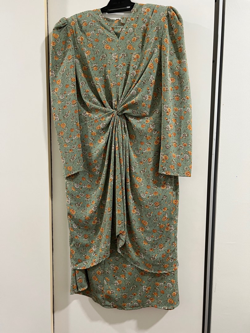 Simpul Rapi Kurung, Women's Fashion, Dresses & Sets, Traditional ...