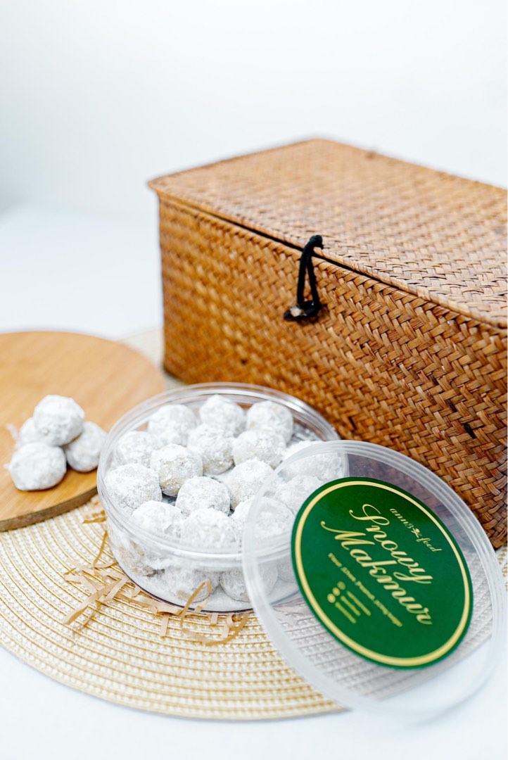 Snowy Makmur, Food & Drinks, Homemade Bakes on Carousell