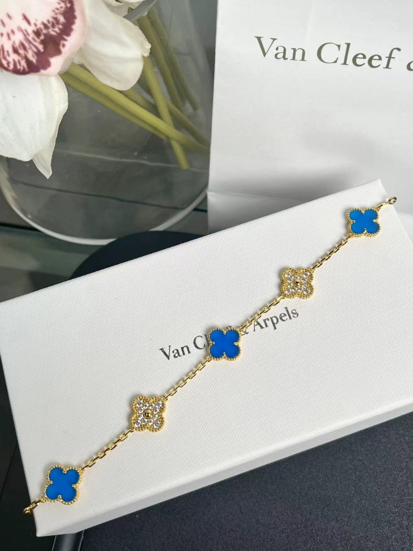 Vca Blue Jadeite Diamond Five Flower Bracelet, Women's Fashion, Jewelry ...