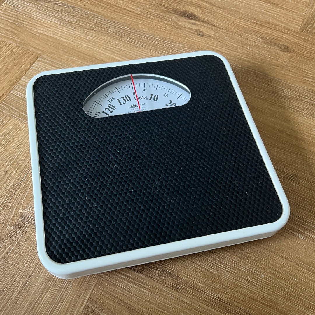 Weighing Scale 136kg Max, Health & Nutrition, Health Monitors ...