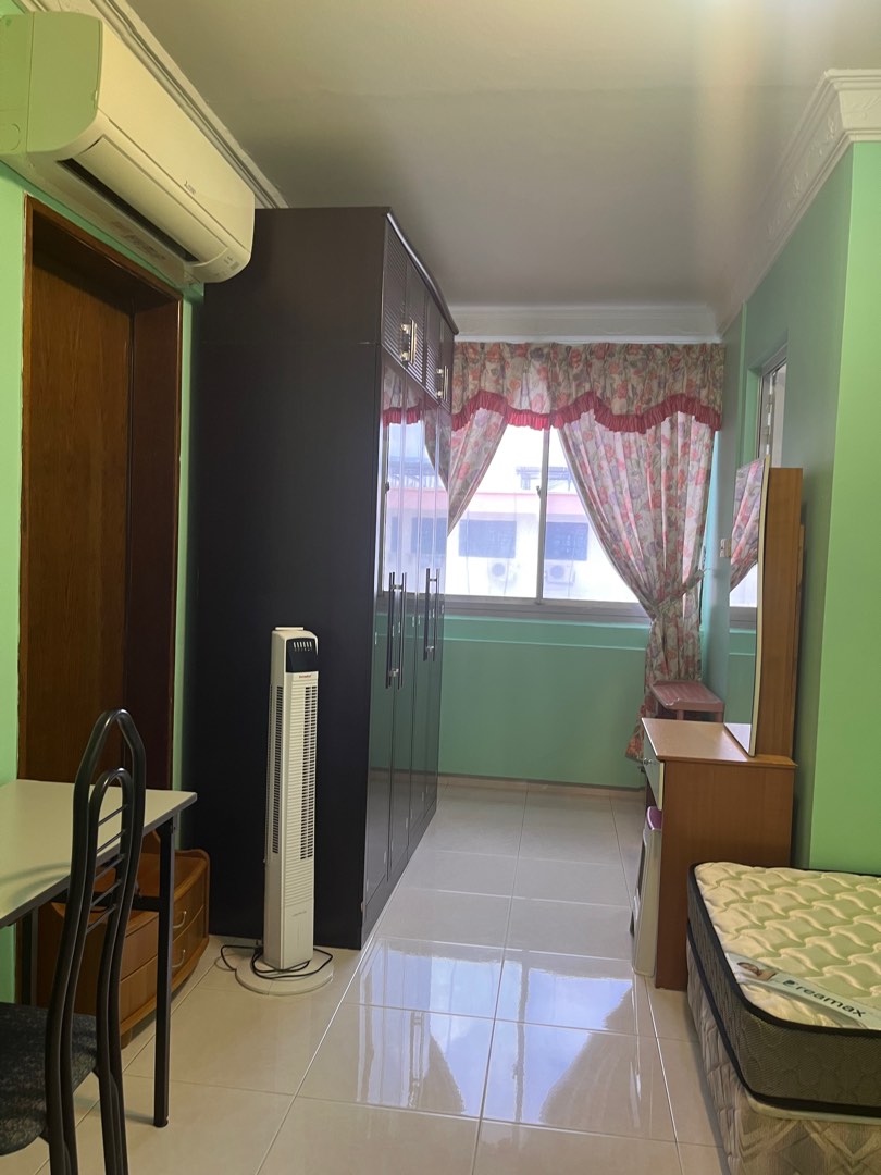 5room Flat Master Bedroom Blk 540 Hougang Ave 8 for rental, Property ...