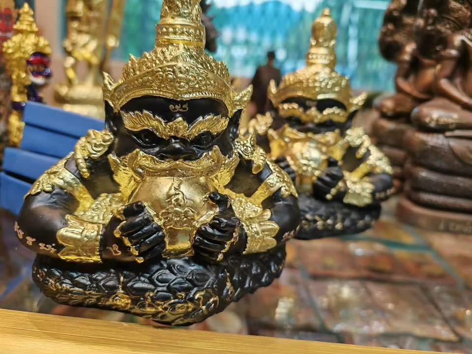 拉胡天神 ” Phra Rahu Bucha拉胡天神吐珠供奉型金身 Wat khaonakjarb,Be2567 （供型17.5cm高 ...