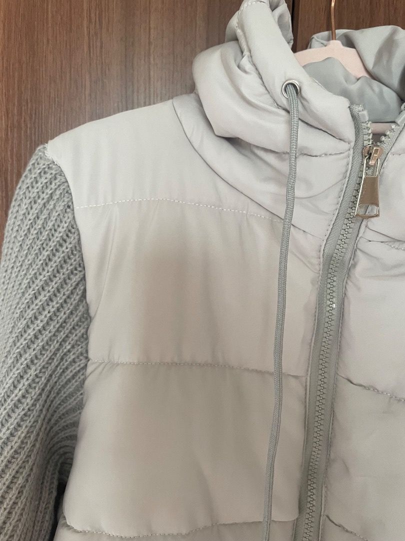 Brand new grey puffer jacket with knitted sleeves size S, 女裝, 外套及戶外衣服 ...