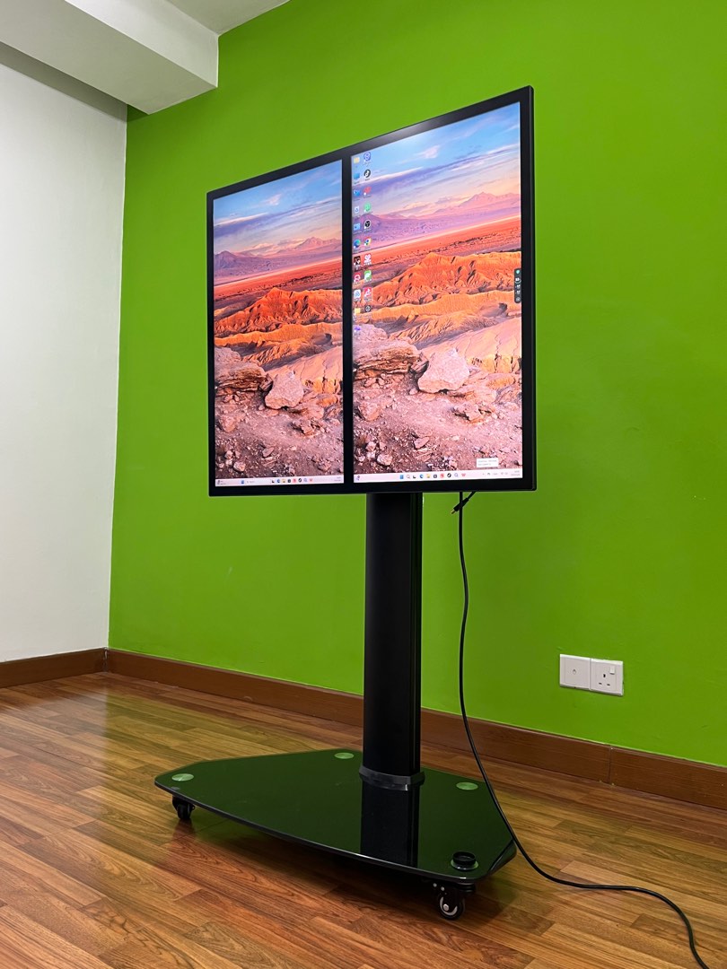 Dual-Screen Livestream Monitor with 4K Camera, Computers & Tech, Parts ...