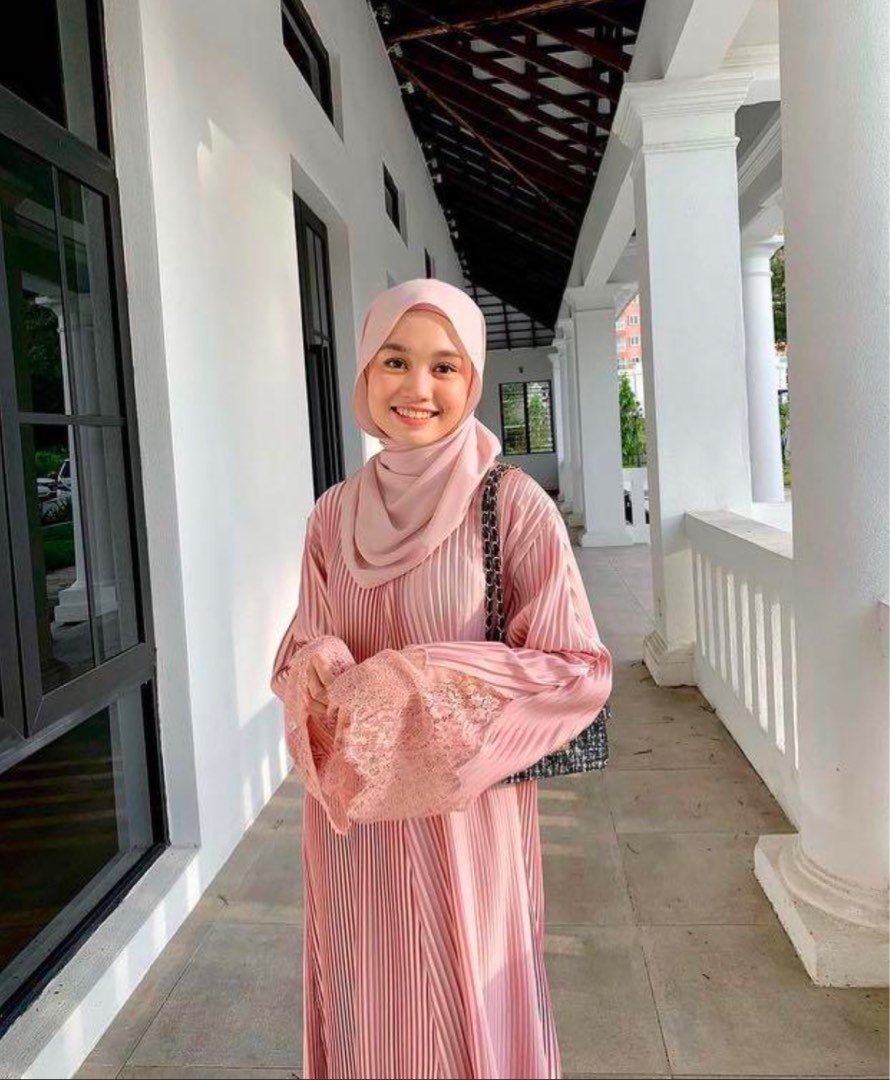 Hijabistahub Amina Pleated Abaya, Women's Fashion, Muslimah Fashion, Kaftans & Jubahs on Carousell
