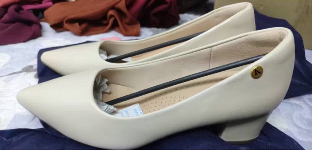 Ijmal Gia Basic - Nude Block Heels, Women's Fashion, Footwear, Heels on Carousell