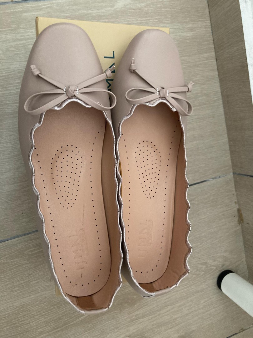 Ijmal Sophea Scallop, Women's Fashion, Footwear, Flats on Carousell