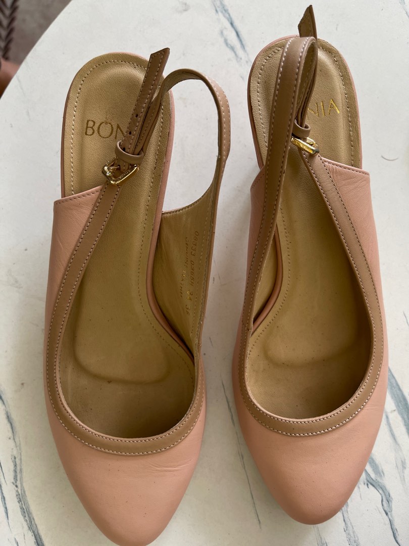 Kasut bonia, Women's Fashion, Footwear, Flats on Carousell