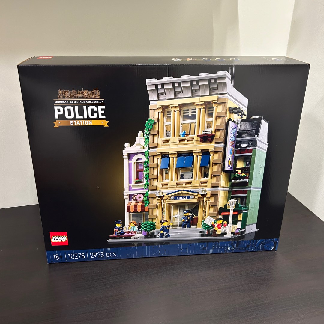 Lego Modular Buildings Collection Police Station (10278), Hobbies ...