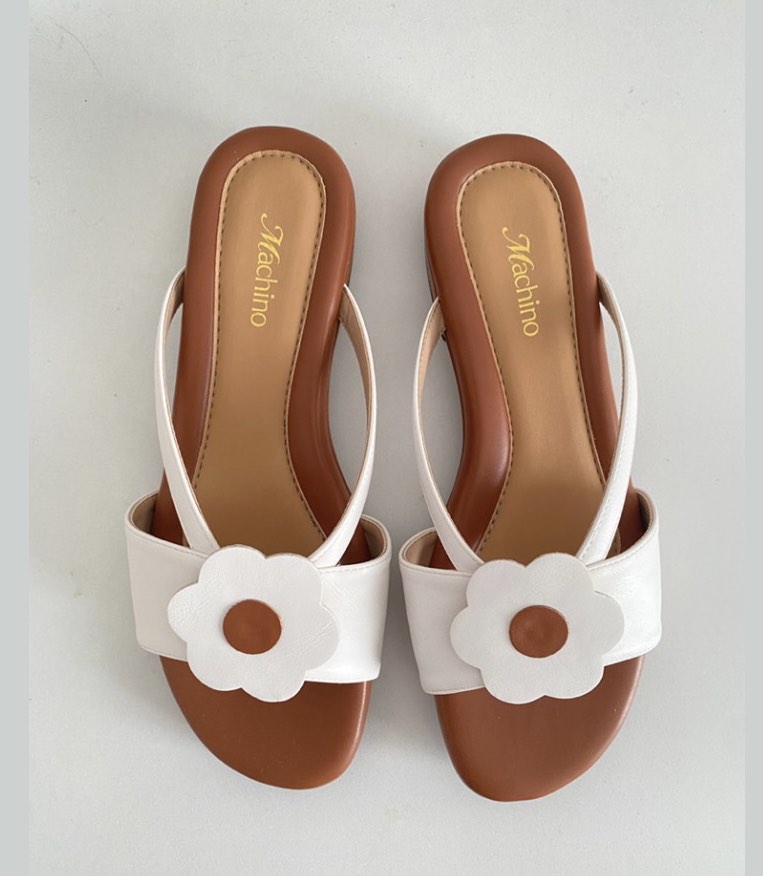 machino fond in hana white flats, Women's Fashion, Footwear, Flats on ...