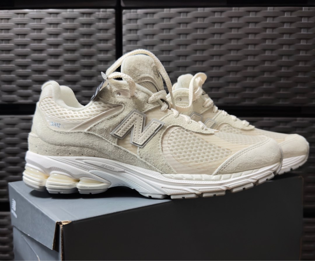 New Balance 2002, Men's Fashion, Footwear, Sneakers on Carousell