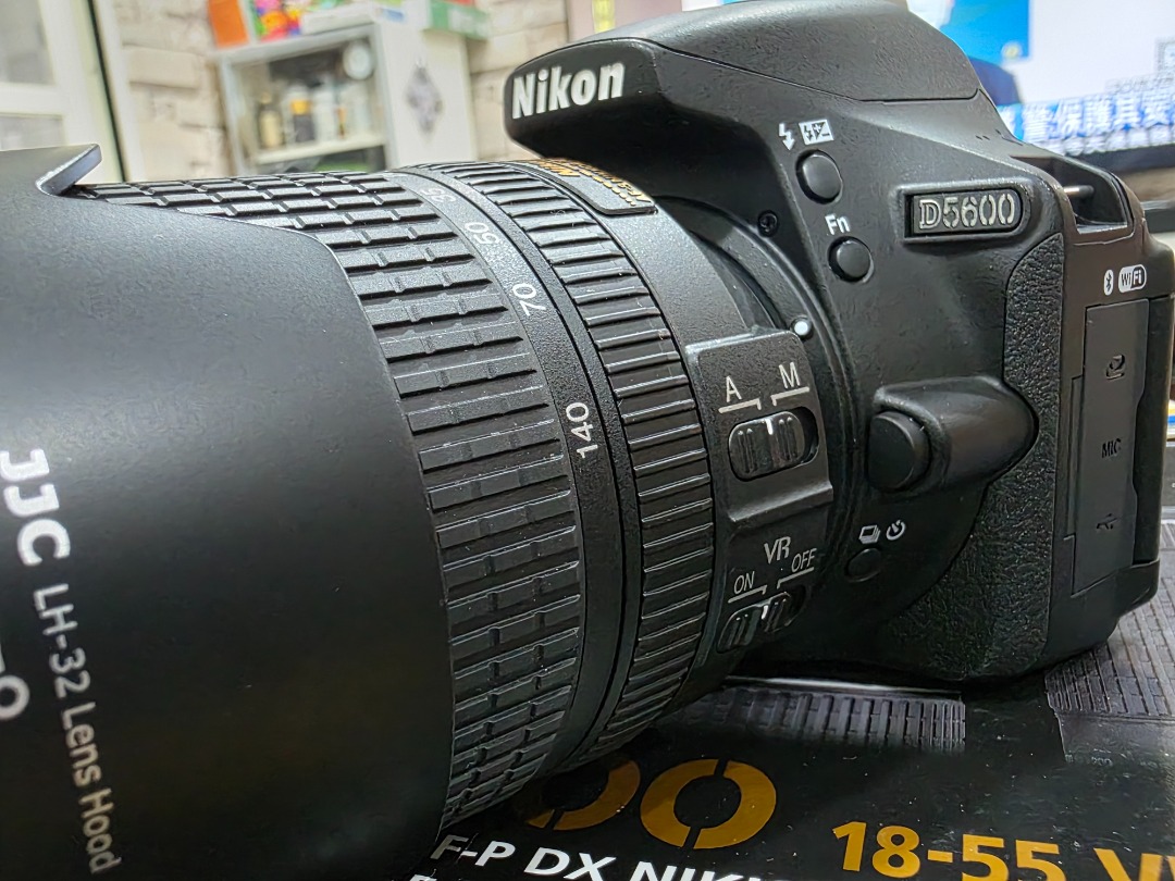 近乎全新入門神機Nikon D5600 + 萬用鏡頭Nikon AF-S DX NIKKOR 18-140mm F3.5-5.6G ED VR ...