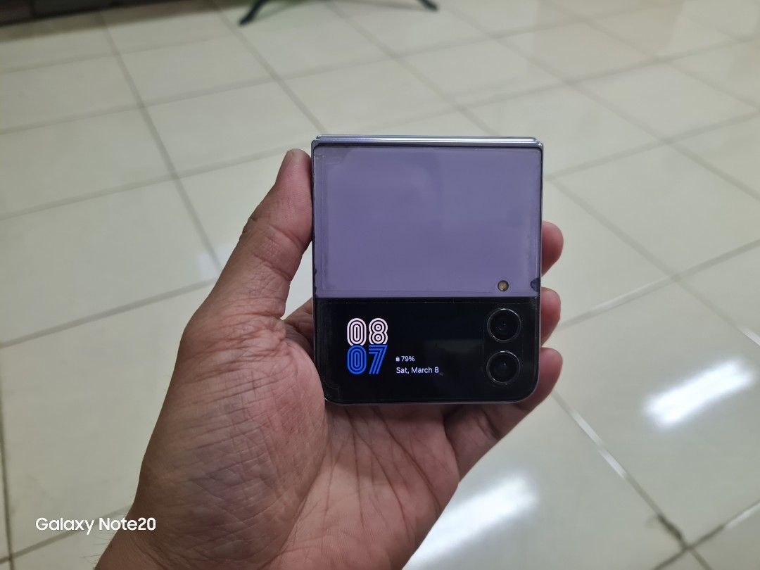 Samsung Galaxy Z Flip 4 8/256 ex sein tompel garis, Telepon Seluler ...