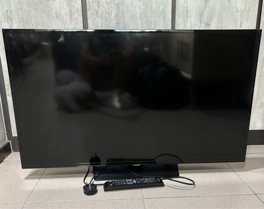 Samsung TV - 40”, TV & Home Appliances, TV & Entertainment, TV on Carousell