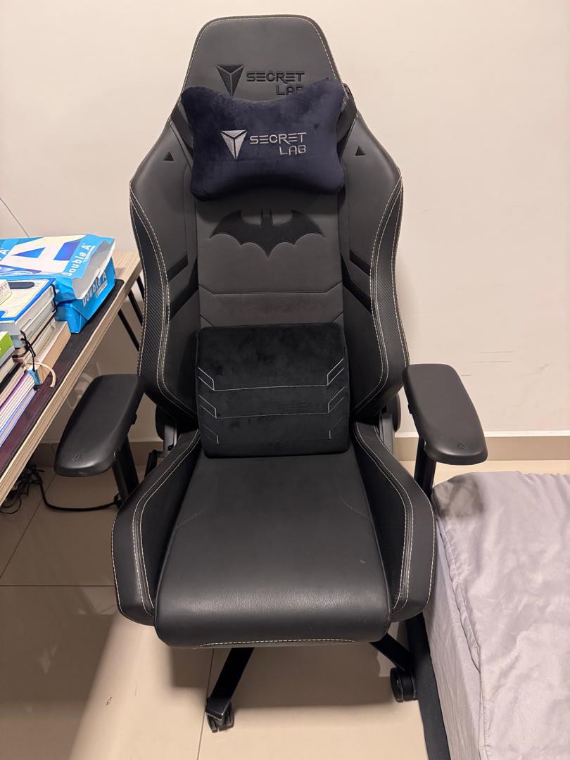 Secret Lab Gaming Chair (Exclusive Batman edition), Furniture & Home ...